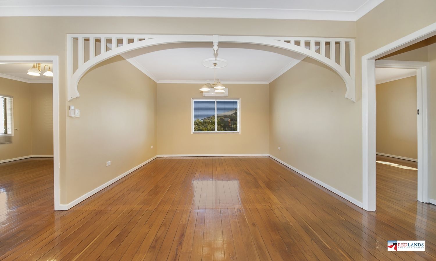 Upstairs/33 QUEEN Street, Redland Bay QLD 4165 - House For Rent | Domain
