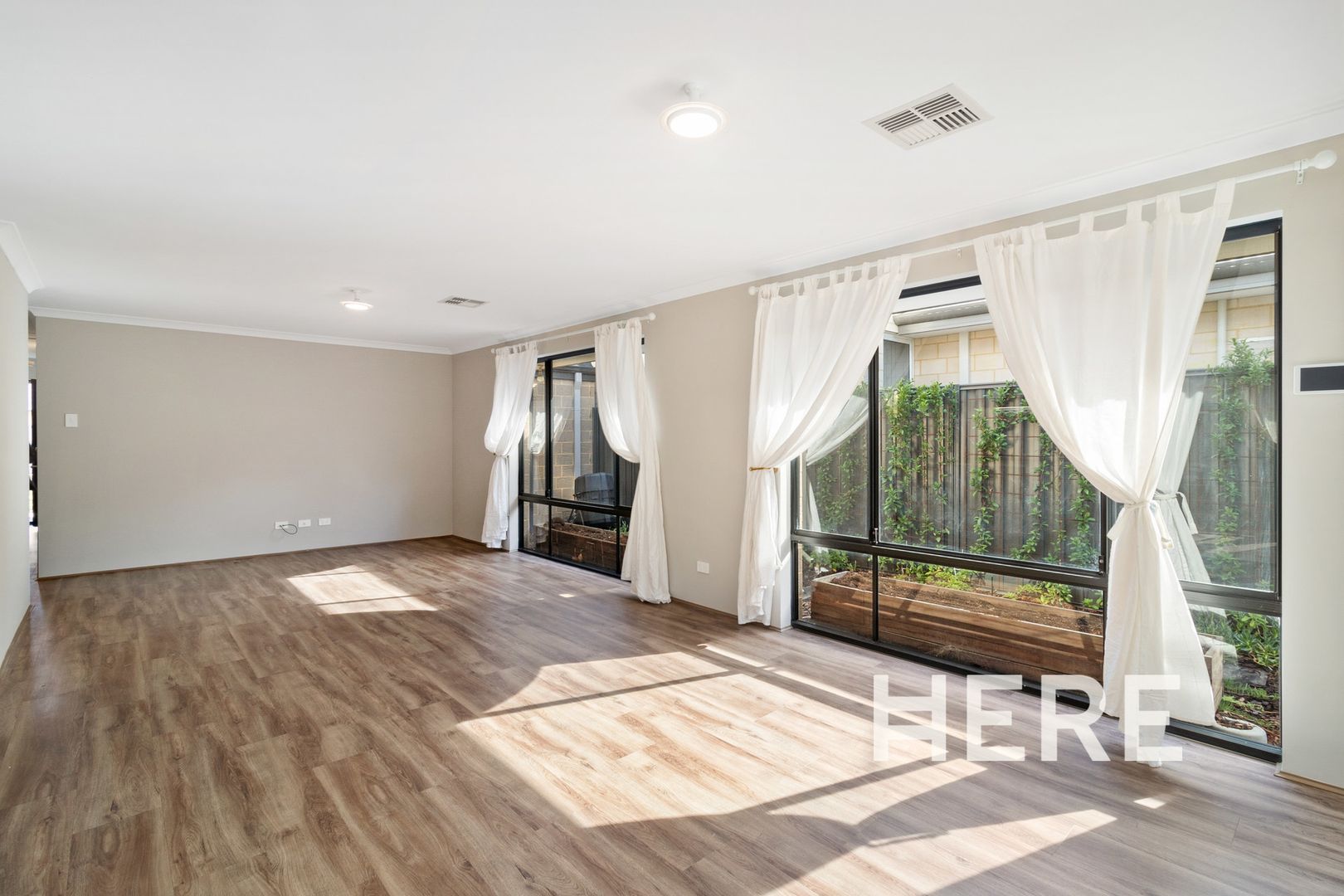 10 Isdell Chase, Brabham WA 6055 - House For Rent | Domain