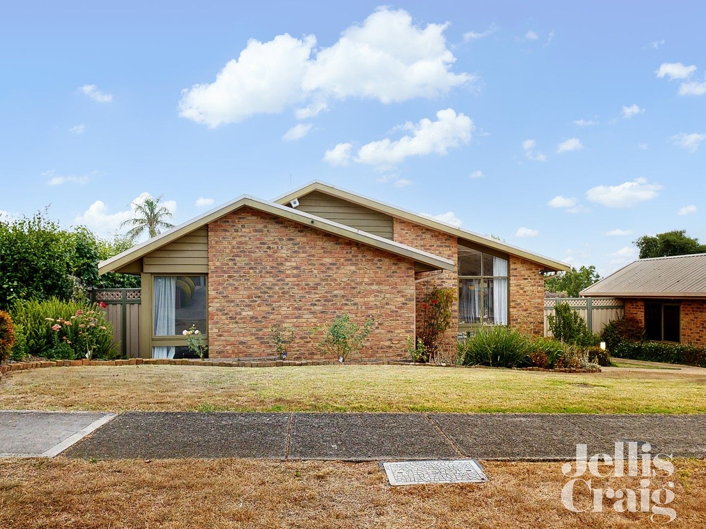 42 Partridge Way, Mooroolbark VIC 3138 - House For Rent - $800 | Domain
