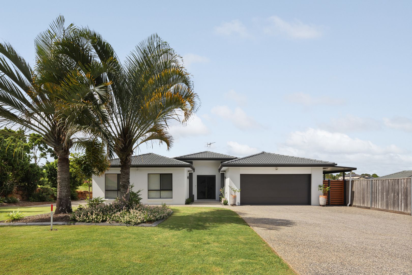 5 Hampton Close, Carindale | Property History & Address Research | Domain