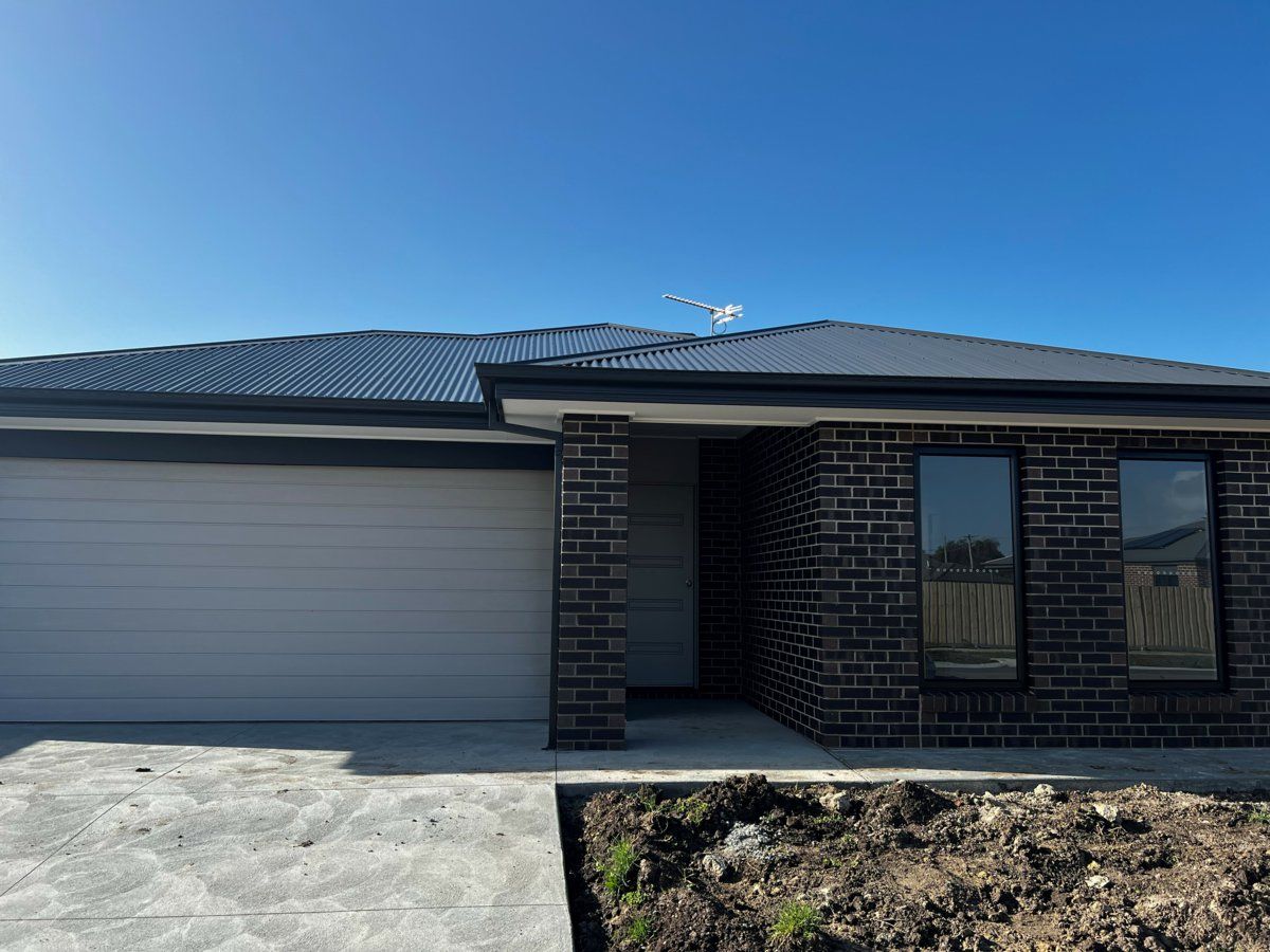 4 Nielsen Way, East Bairnsdale VIC 3875 - House For Rent | Domain