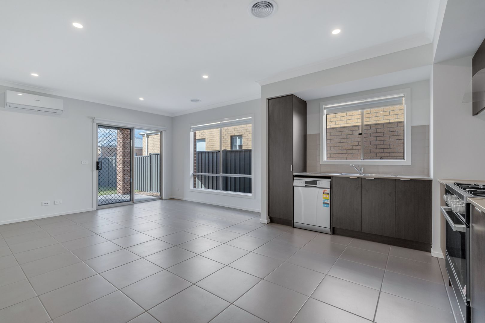 28 River Redgum Blvd, Donnybrook VIC 3064 - House For Rent - $450 | Domain