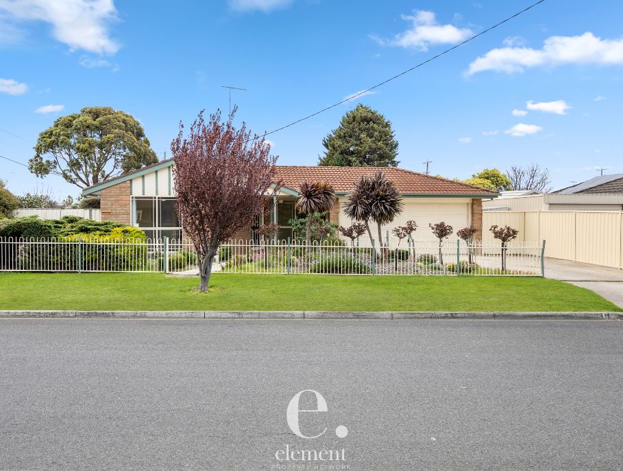 1 Carbine Drive, St Albans Park VIC 3219 - House For Rent | Domain
