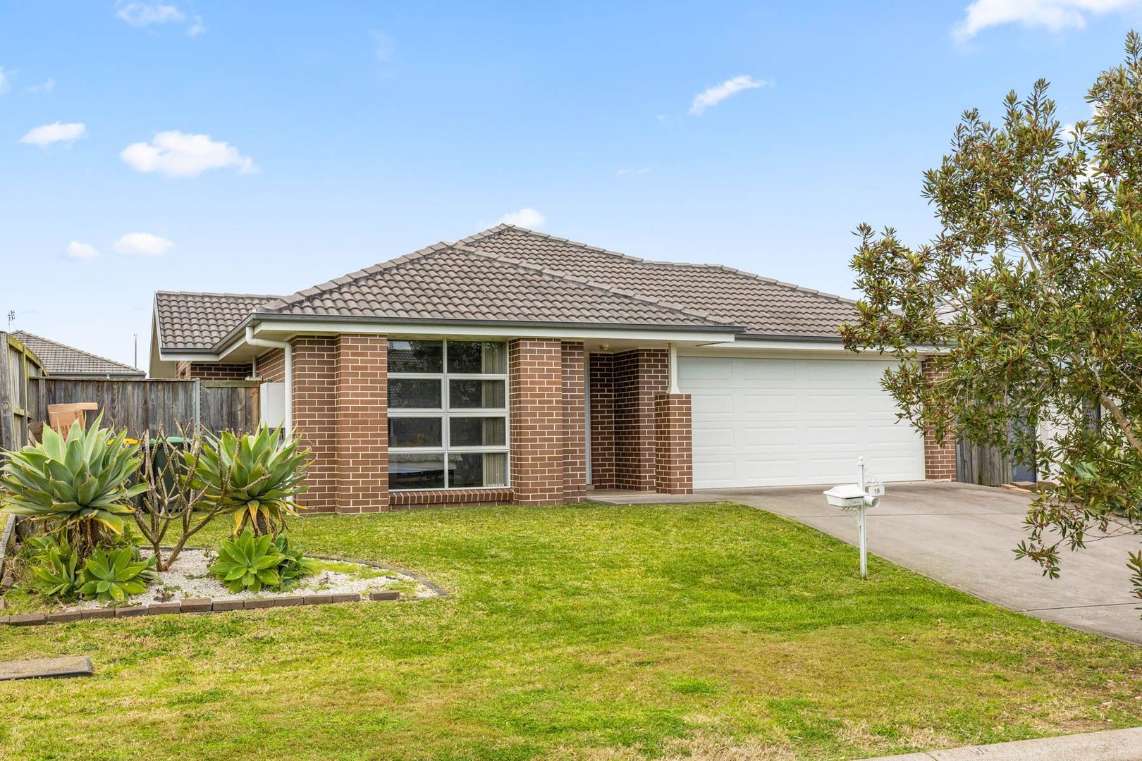 19 Oystercatcher Street, Aberglasslyn NSW 2320 - House For Rent | Domain