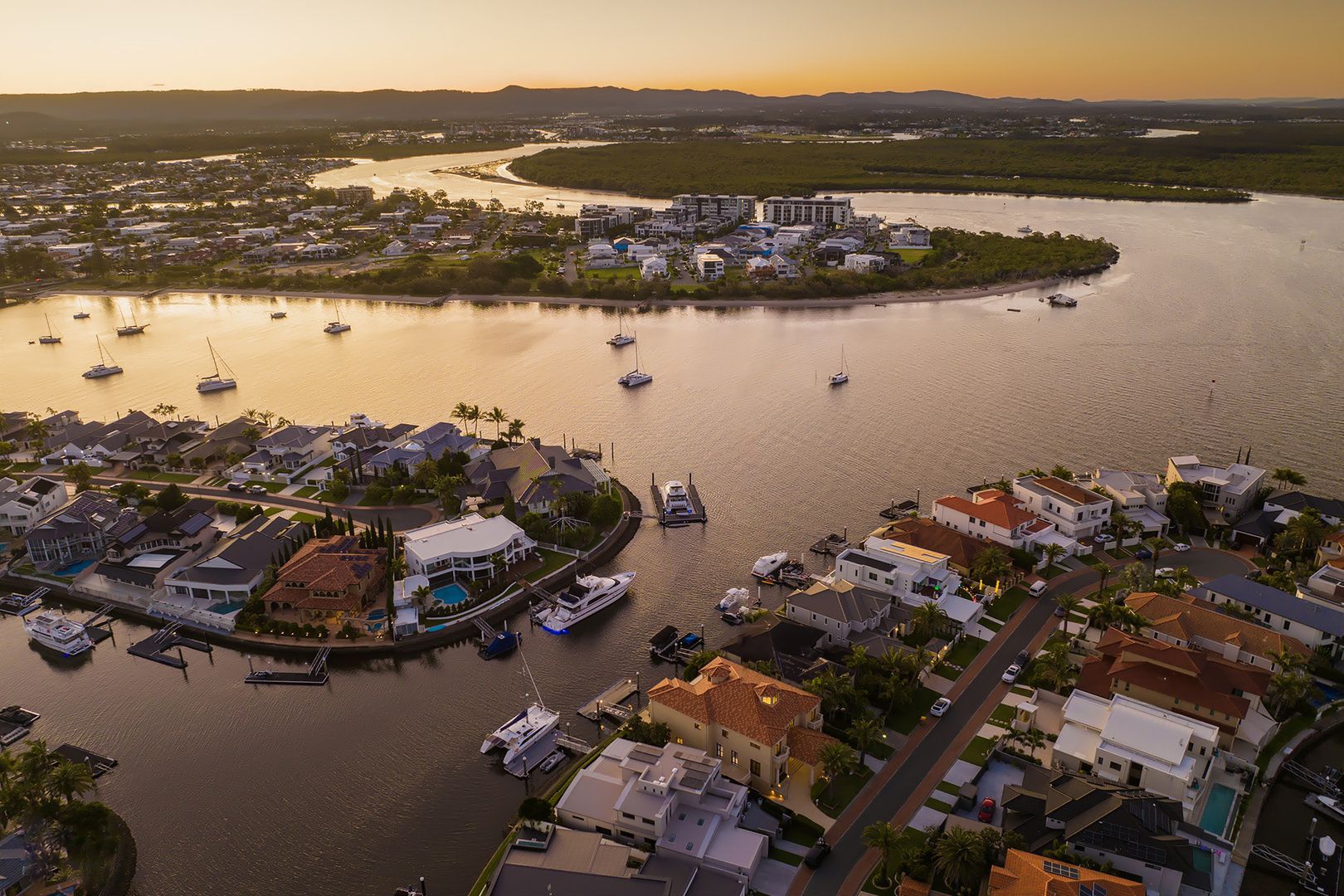 Sovereign Islands QLD 4216 - 5 beds house for Sale - 2018305805 | Domain