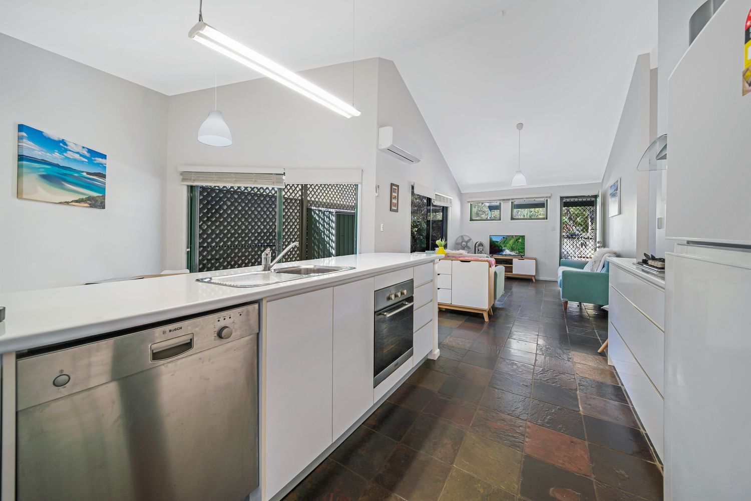 FISH'S SHACK, 2/109 DICKSON Way, Point Lookout QLD 4183 - House For ...