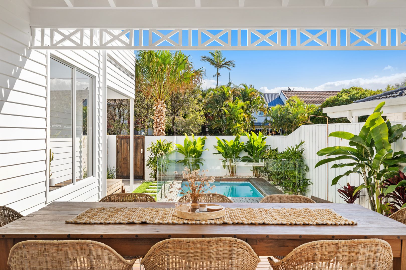 25 Peter Parade, Mermaid Waters QLD 4218 - House For Rent - $2,000 | Domain