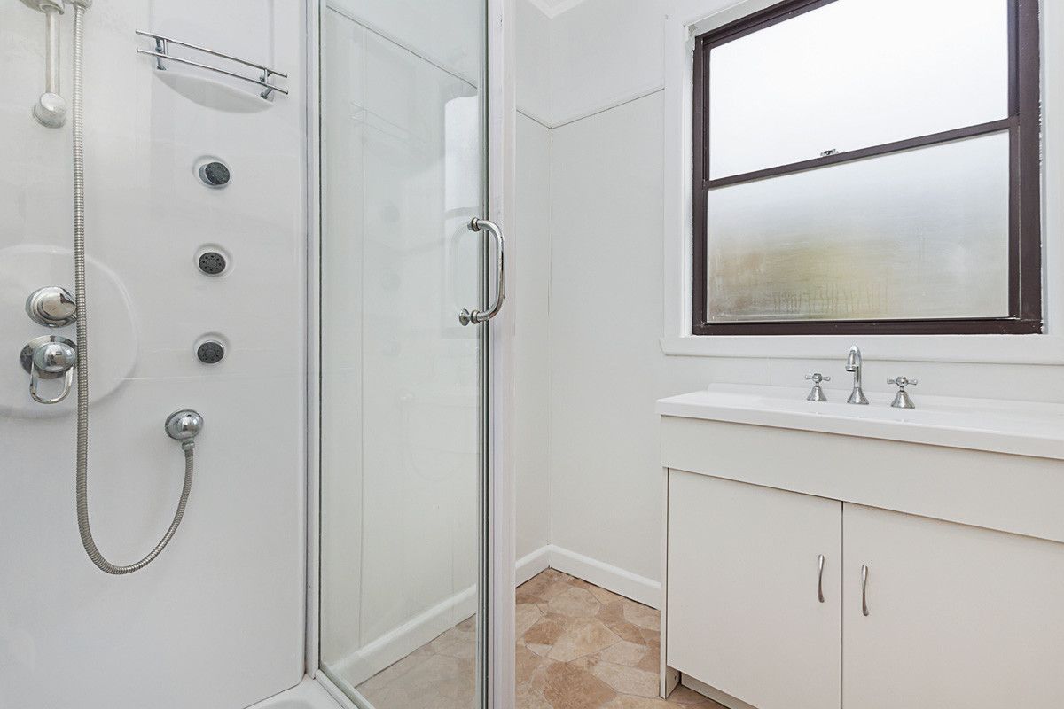 99 Bree Road, Hamilton VIC 3300 - House For Rent | Domain