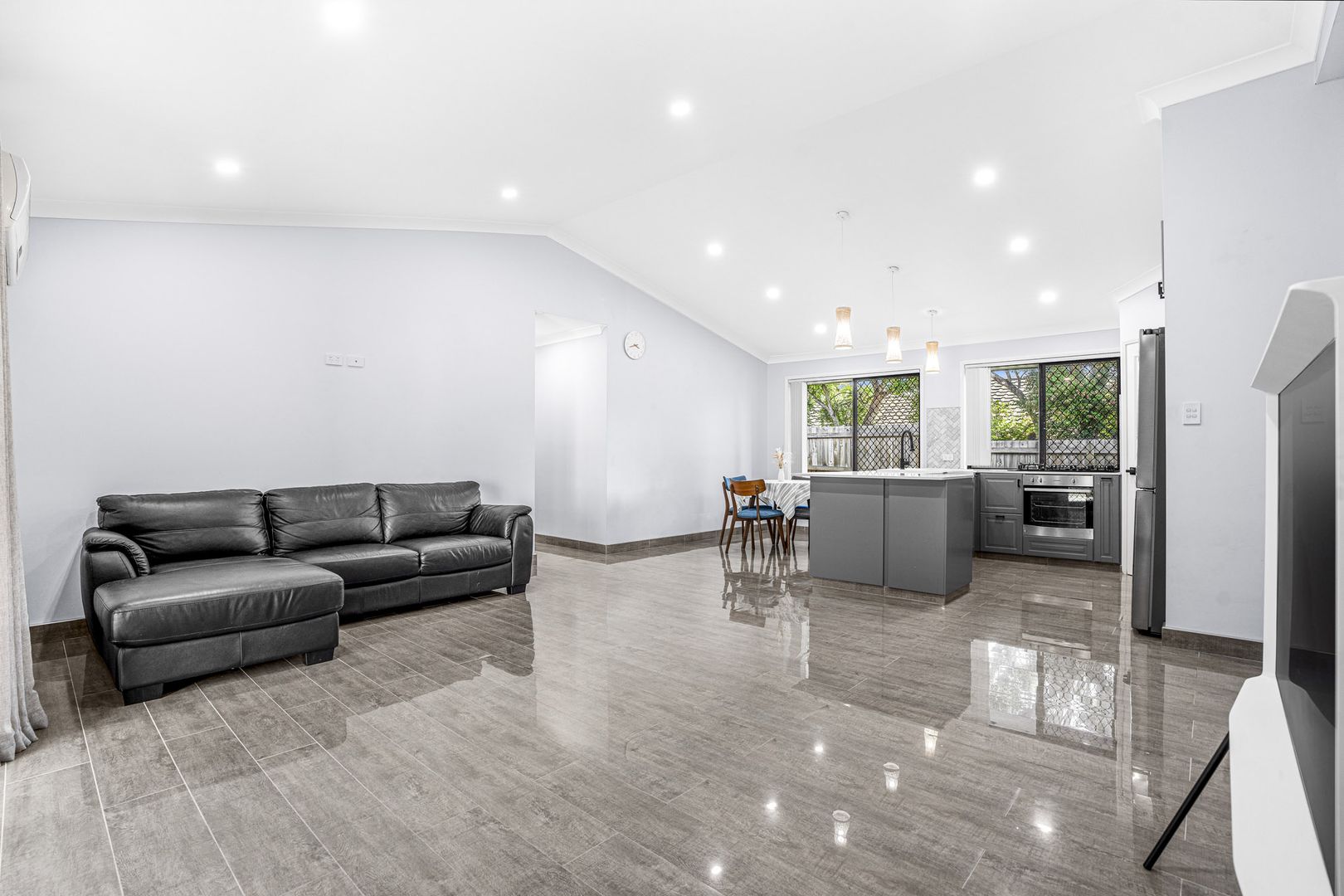 9 Campbell Street, Wakerley QLD 4154 - House For Rent | Domain