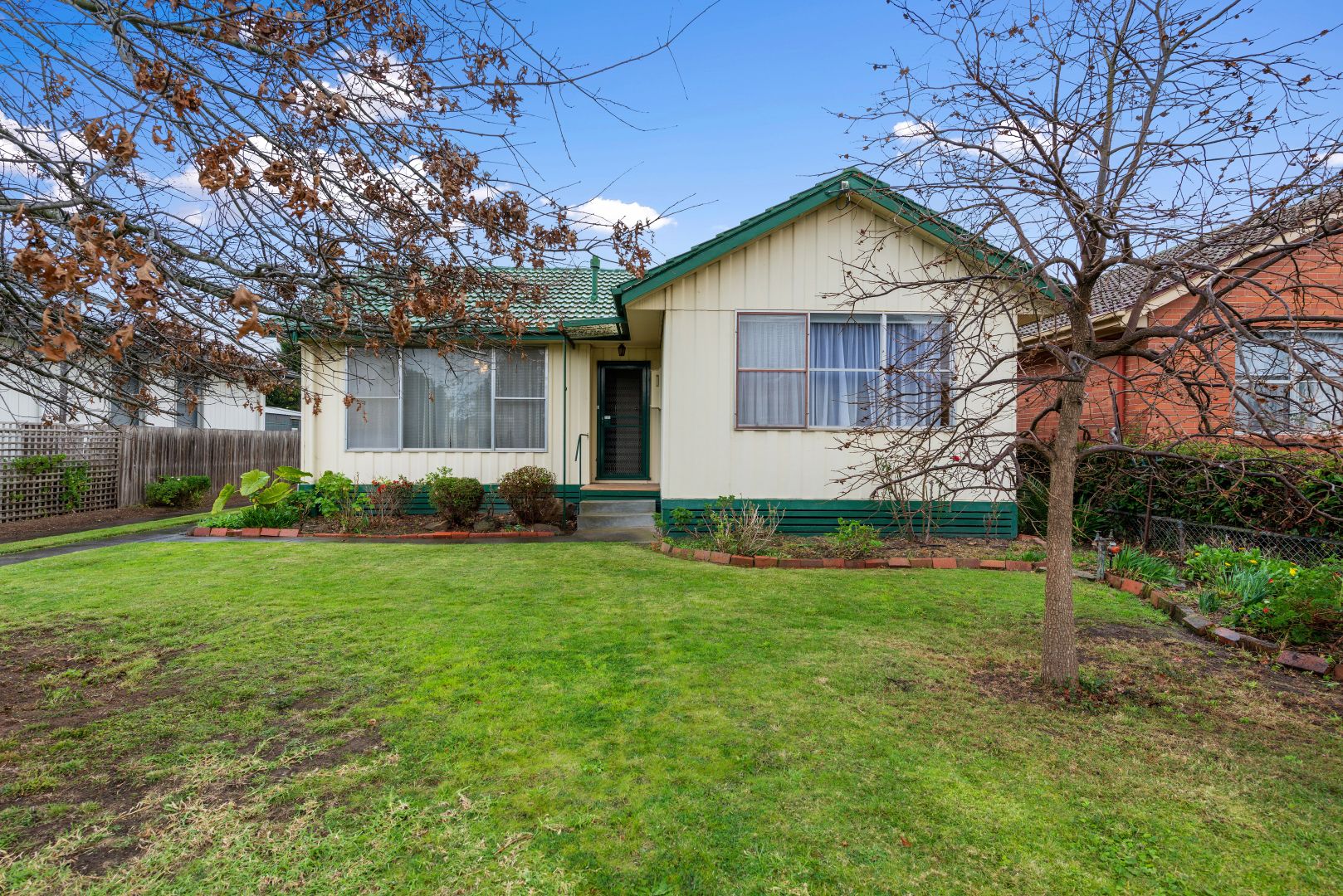 9 Alexandra Avenue, Sale VIC 3850 | Domain