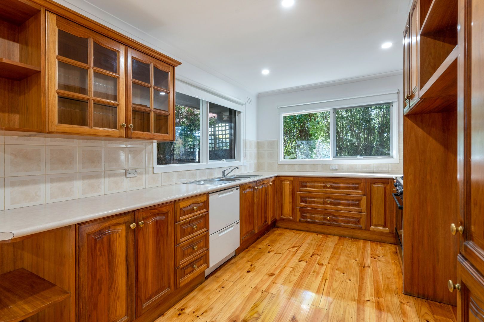 33 Bank Street, Craigieburn VIC 3064 - House For Rent - $570 | Domain