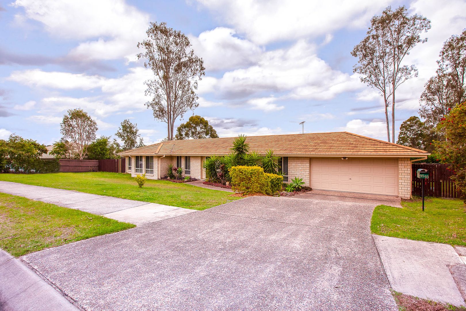 25 Eileen Court Logan Reserve Property History And Address Research