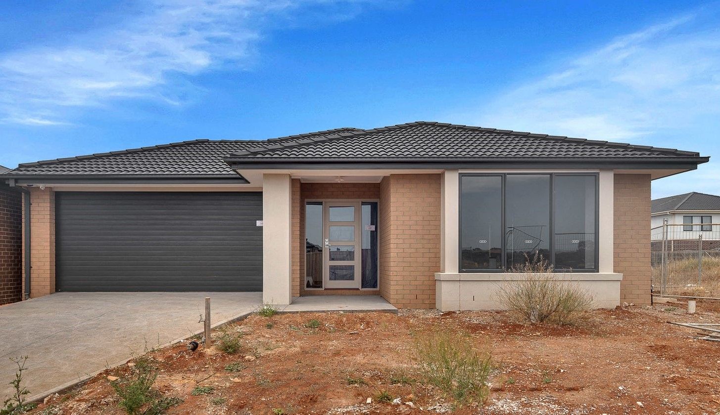 51 HAWKESTONE STREET, Melton South VIC 3338 - House For Rent - $500 ...