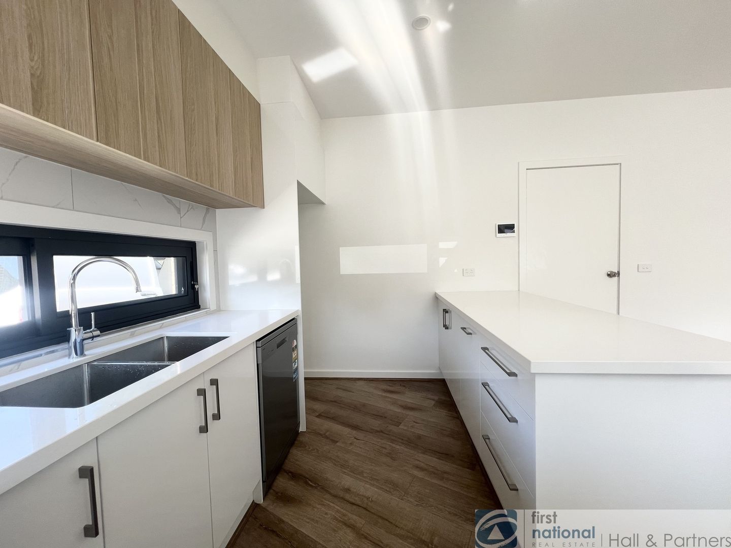 1/15 Channelle Close, Hampton Park VIC 3976 - Townhouse For Rent | Domain