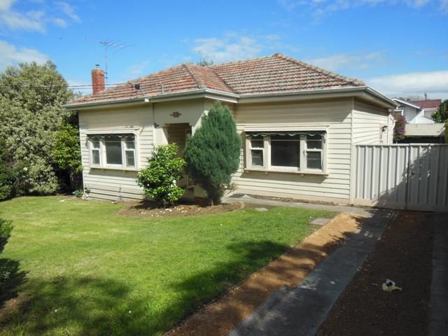 7 Woodvale Grove, Essendon | Property History & Address Research | Domain