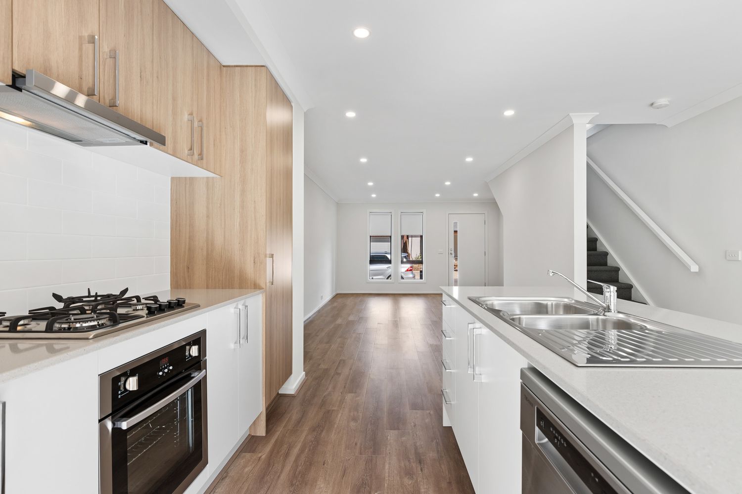 34 Verona Crescent, Fraser Rise VIC 3336 - Townhouse For Rent | Domain