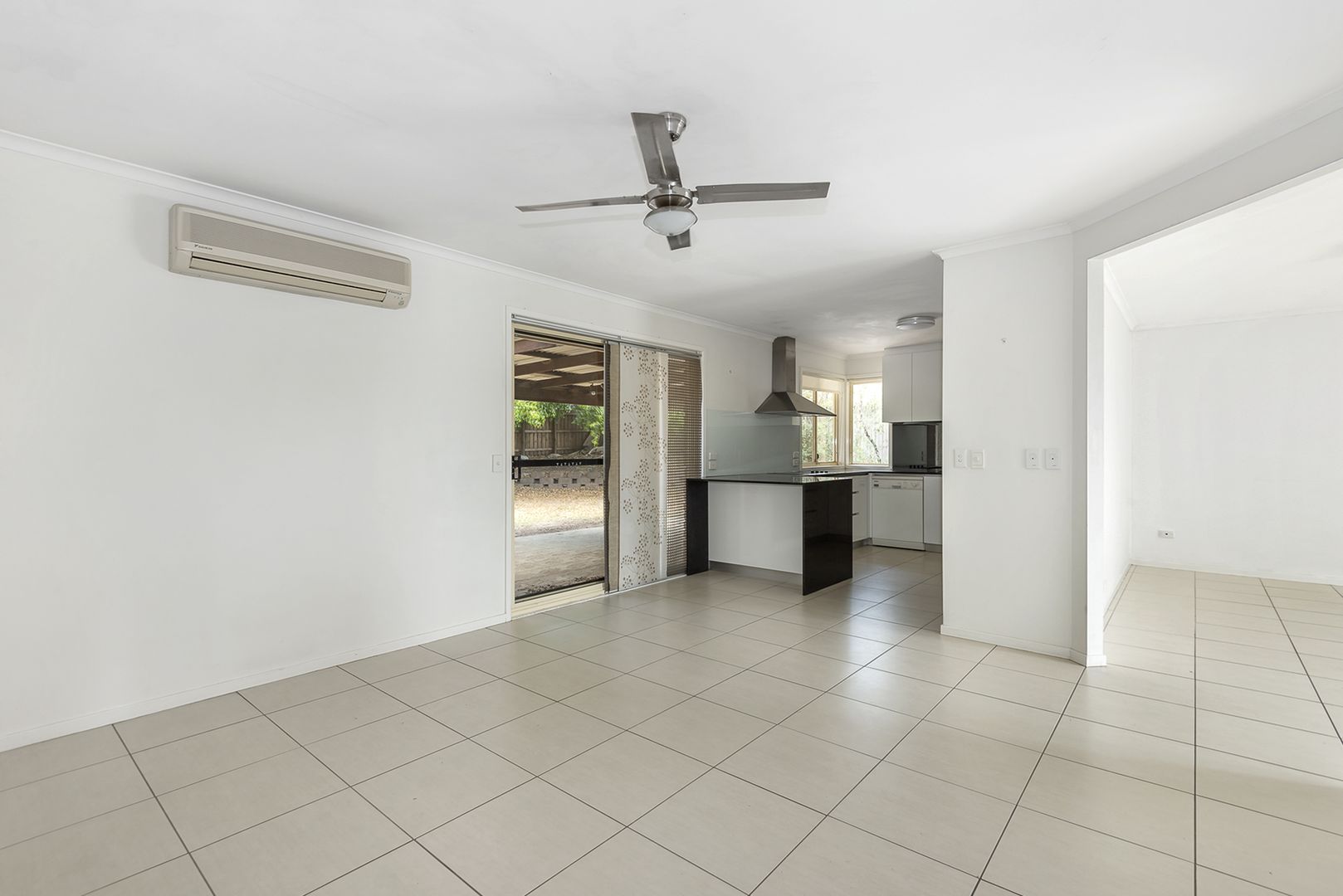 23 Bottlebrush Drive, Regents Park QLD 4118 - House For Rent | Domain