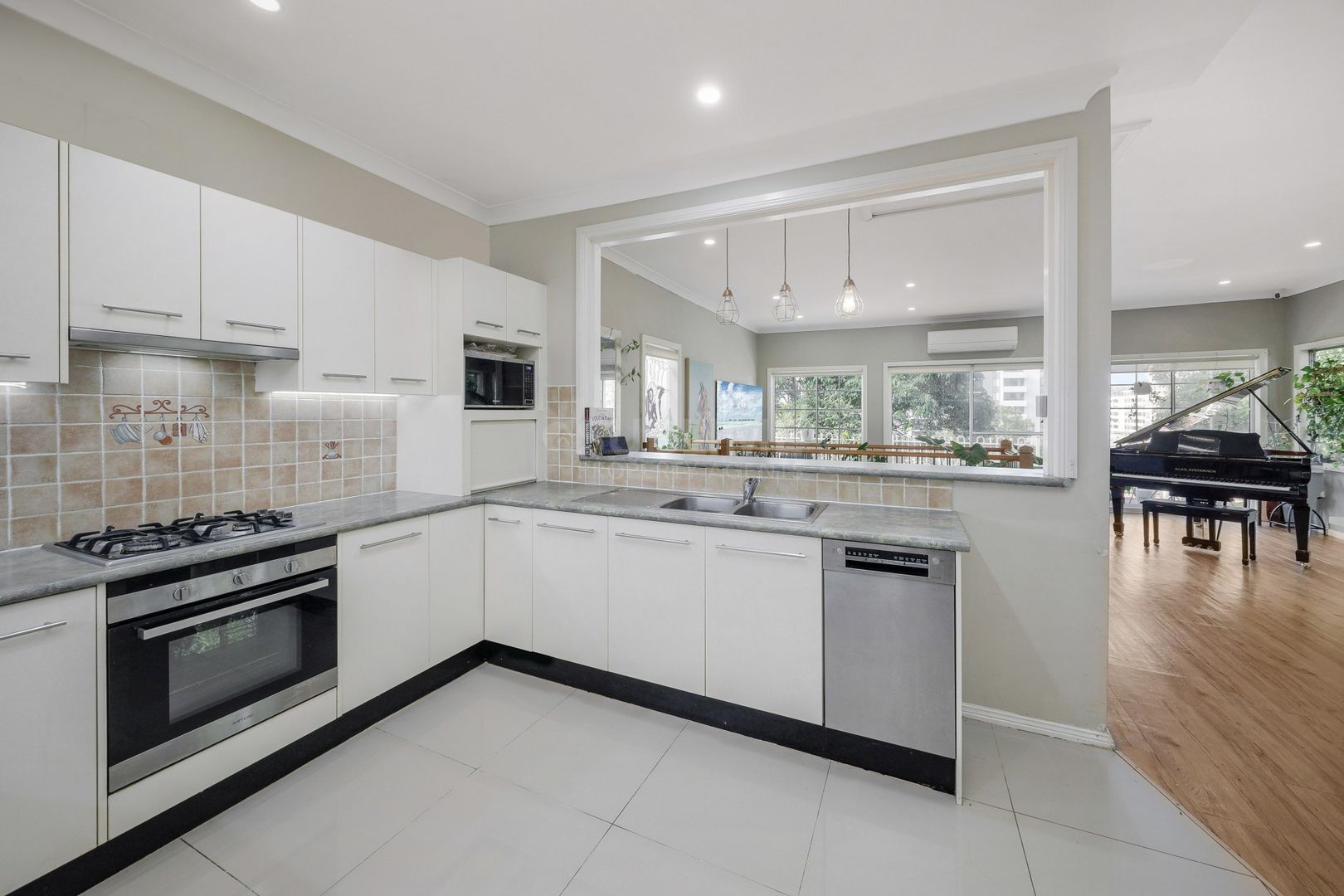 10 Knoll Avenue, Turrella NSW 2205 - House For Rent | Domain