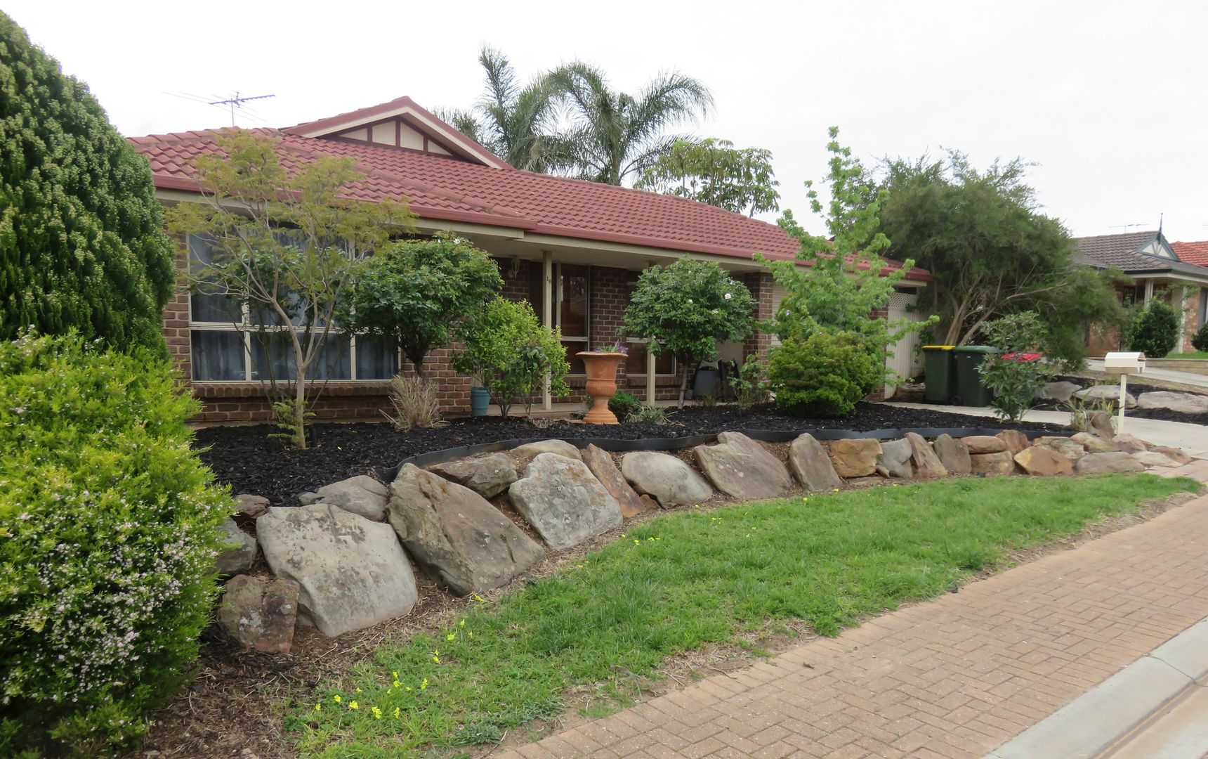 16 Castle Court, Blakevie | Property History & Address Research | Domain