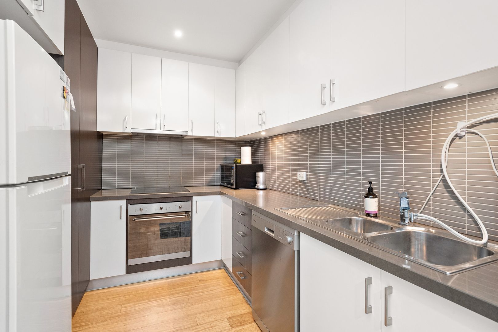 106/90 White Street, Mordialloc | Property History & Address Research ...