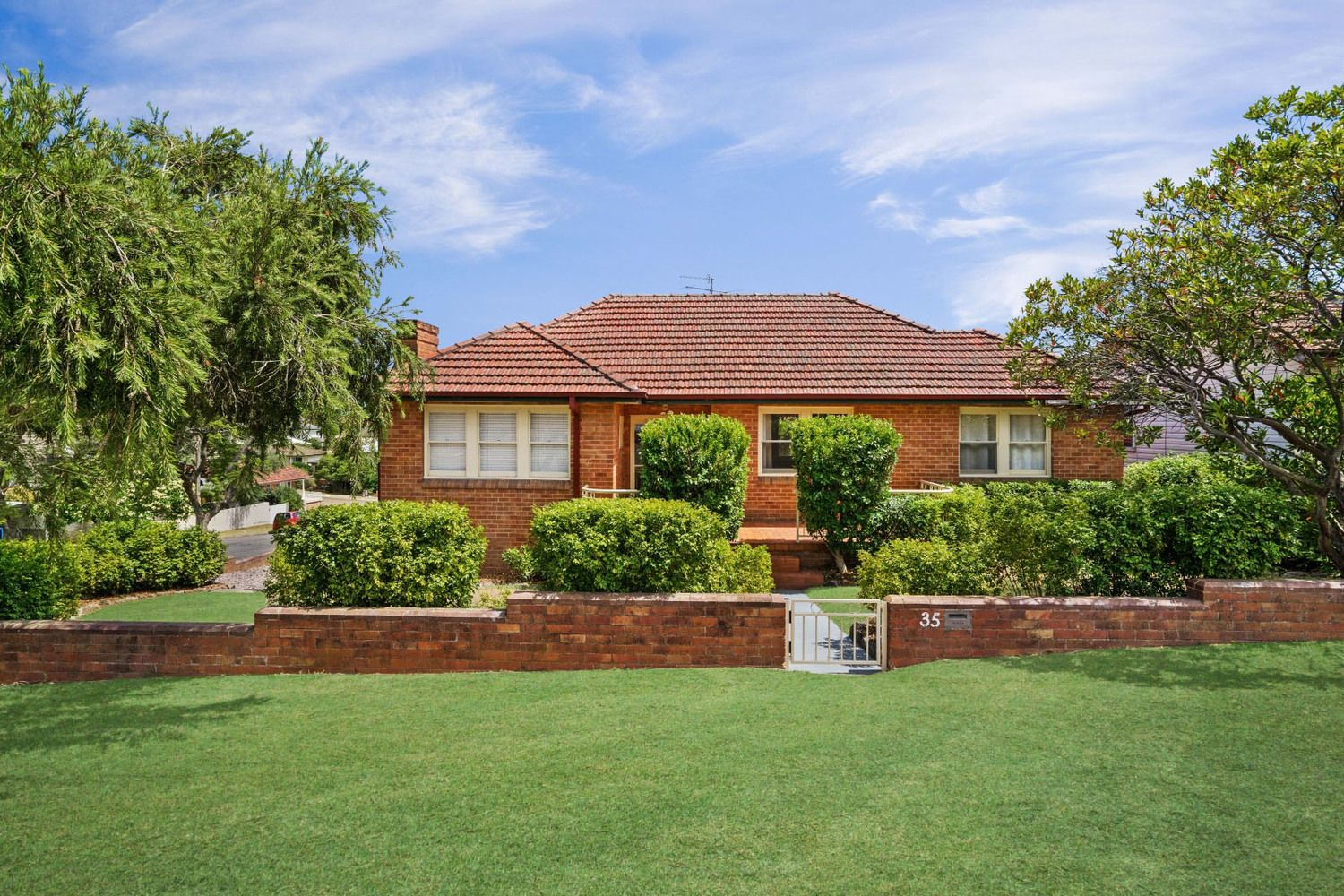 35 George Street, East Maitland | Property History & Address Research ...