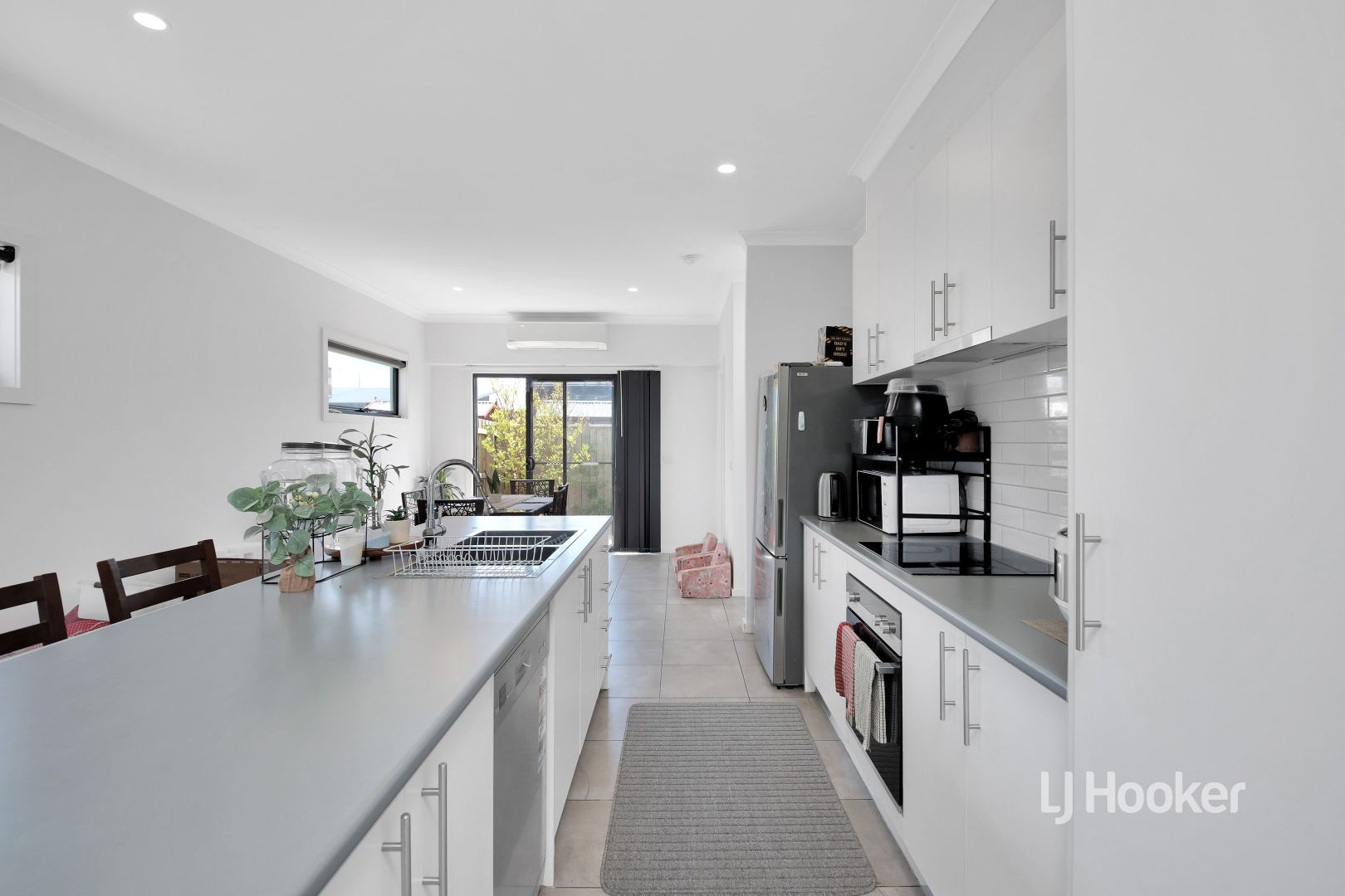 21/205 James Mirams Drive, Roxburgh Park VIC 3064 - Townhouse For Rent ...