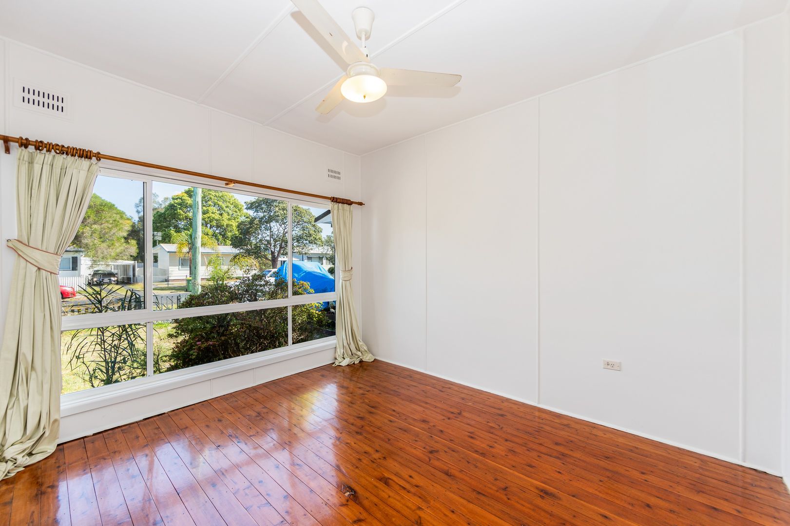 33 Terry Avenue, Woy Woy NSW 2256 - House For Rent | Domain