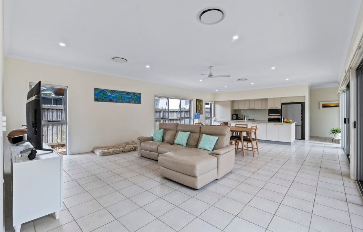 8 Macquarie Street, Wakerley QLD 4154 - House For Rent | Domain