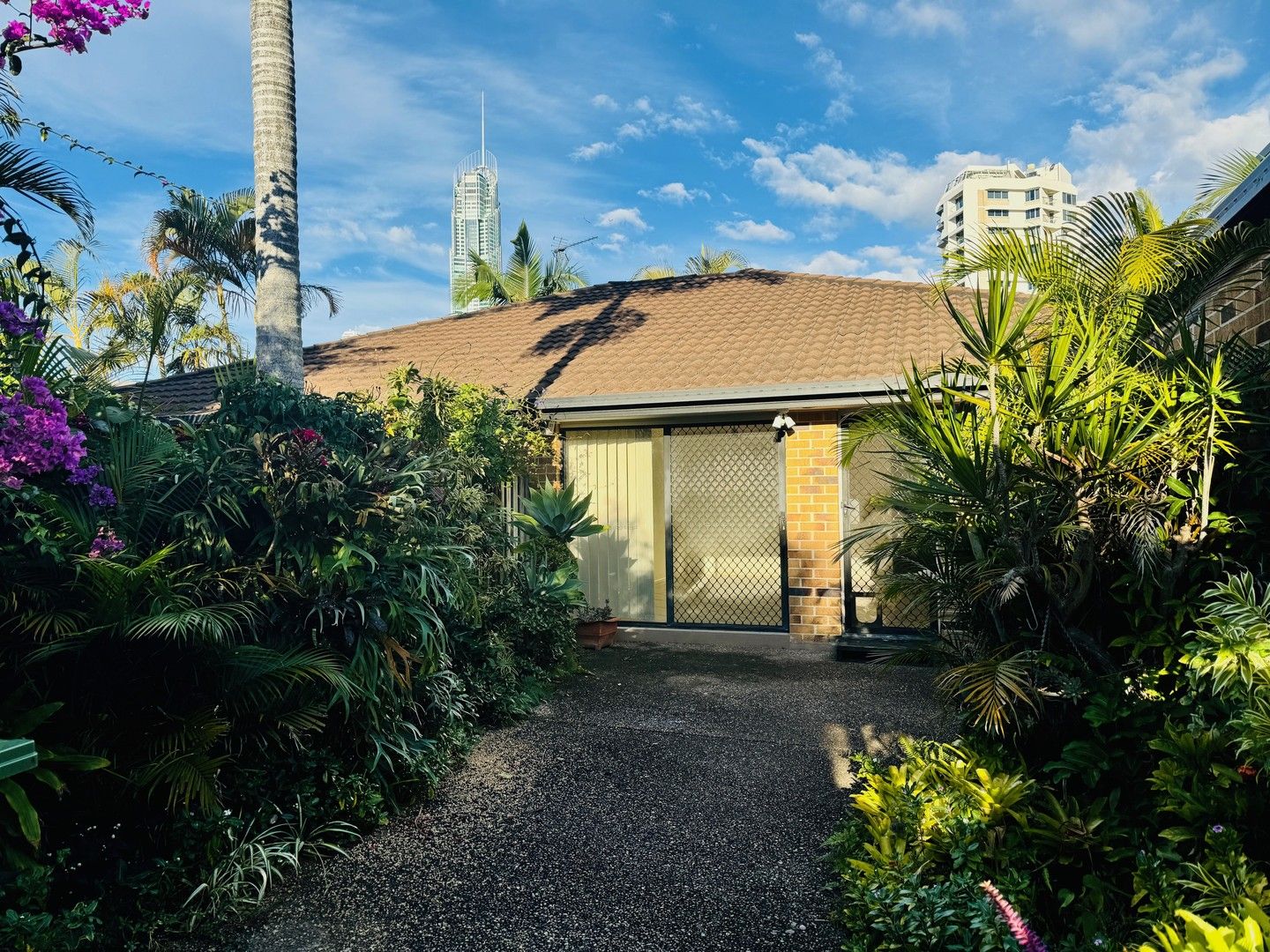 2/23 Leonard Avenue, Surfers Paradise QLD 4217 - Duplex For Rent | Domain