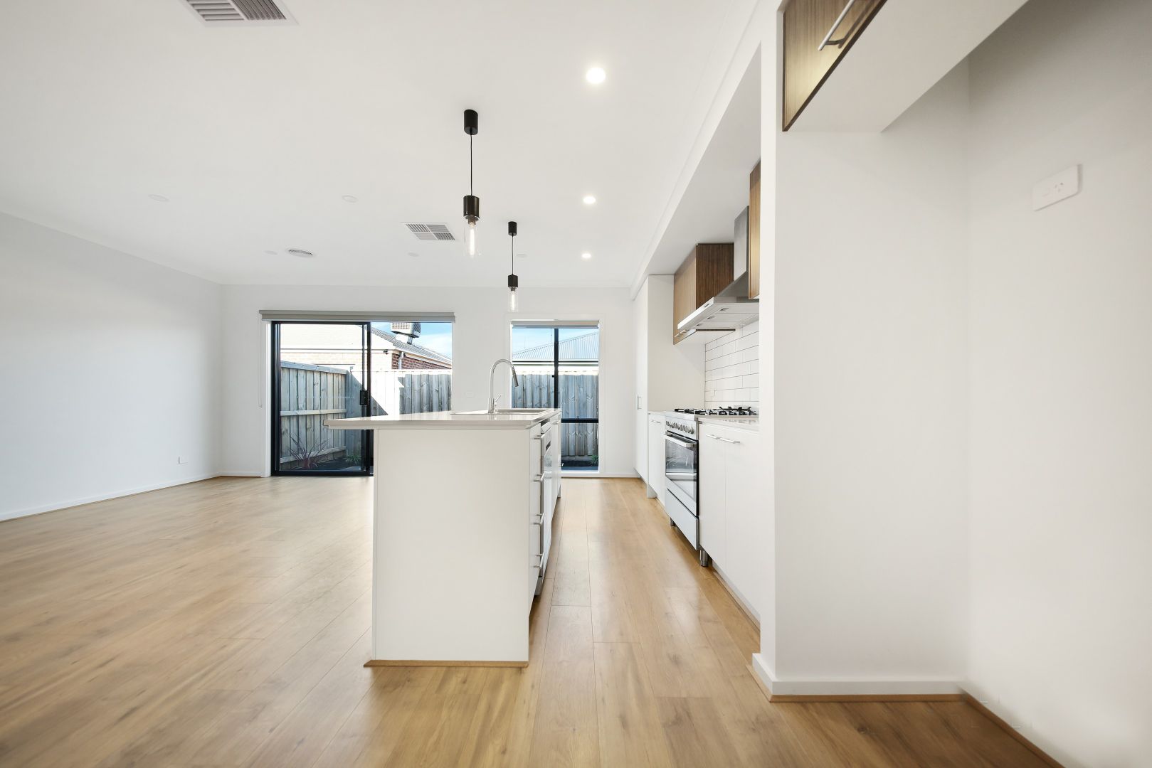 15 Howard Road, Thornhill Park VIC 3335 - House For Rent - $430 | Domain