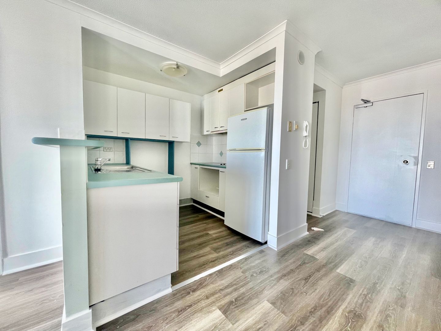 Sold Level 9, 907/30 Surf Parade, Broadbeach QLD 4218 on 21 Apr 2023 ...