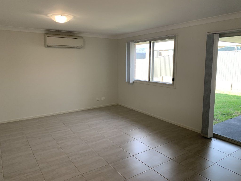 26 LAKE VIEW CRESCENT, Raymond Terrace NSW 2324 - House For Rent | Domain