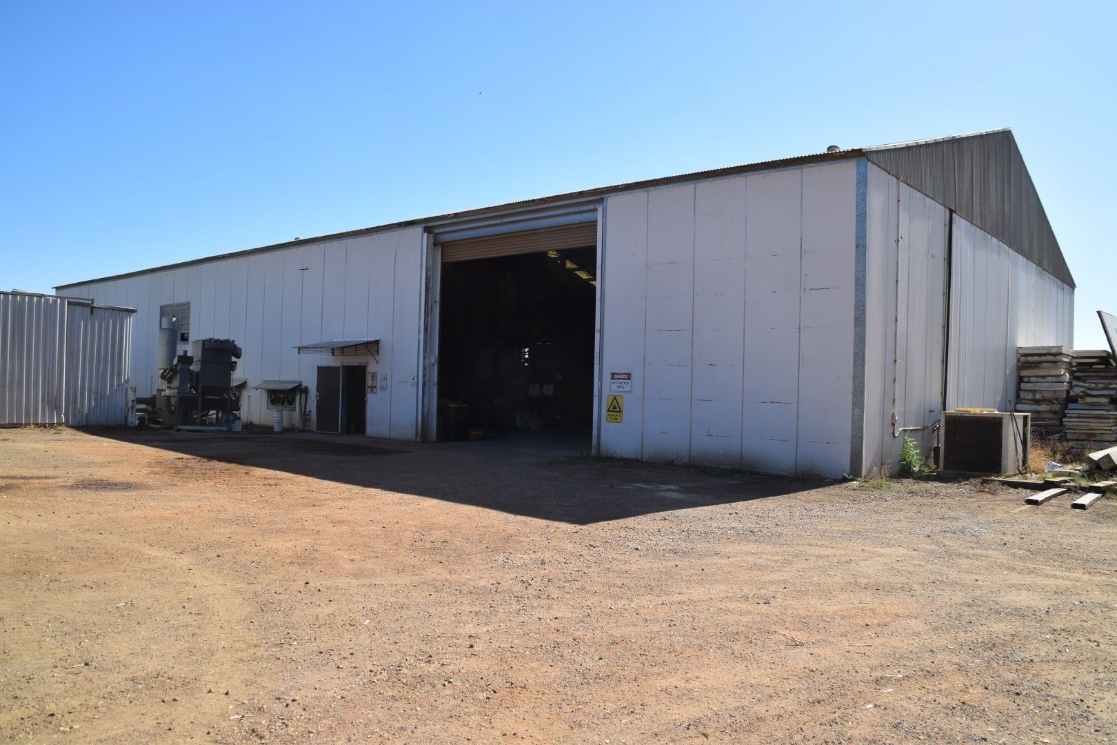 Macquarie Stockfeeds 4366 Mitchell Hwy, Narromine NSW 2821 - House for Sale