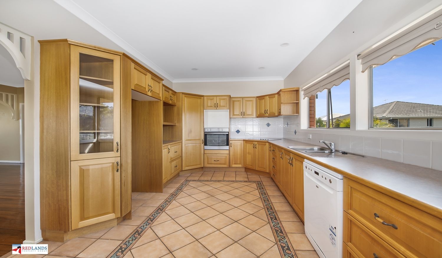 Upstairs/33 QUEEN Street, Redland Bay QLD 4165 - House For Rent | Domain