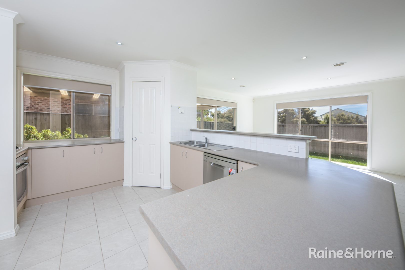 8 Rogers Court, Sunbury VIC 3429 - House For Rent - $600 | Domain