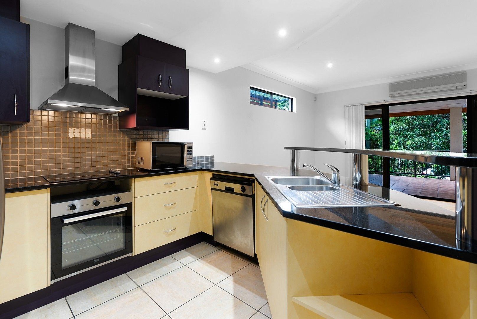 Sold 6/19 Depper Street, St Lucia QLD 4067 on 19 Apr 2024 - 2019153262 ...