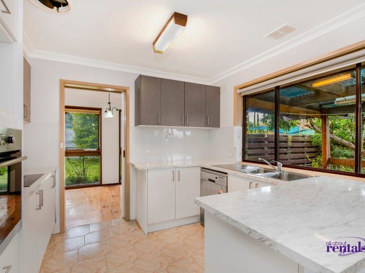 9 Isaac Smith Crescent, Endeavour Hills VIC 3802 - House For Rent | Domain