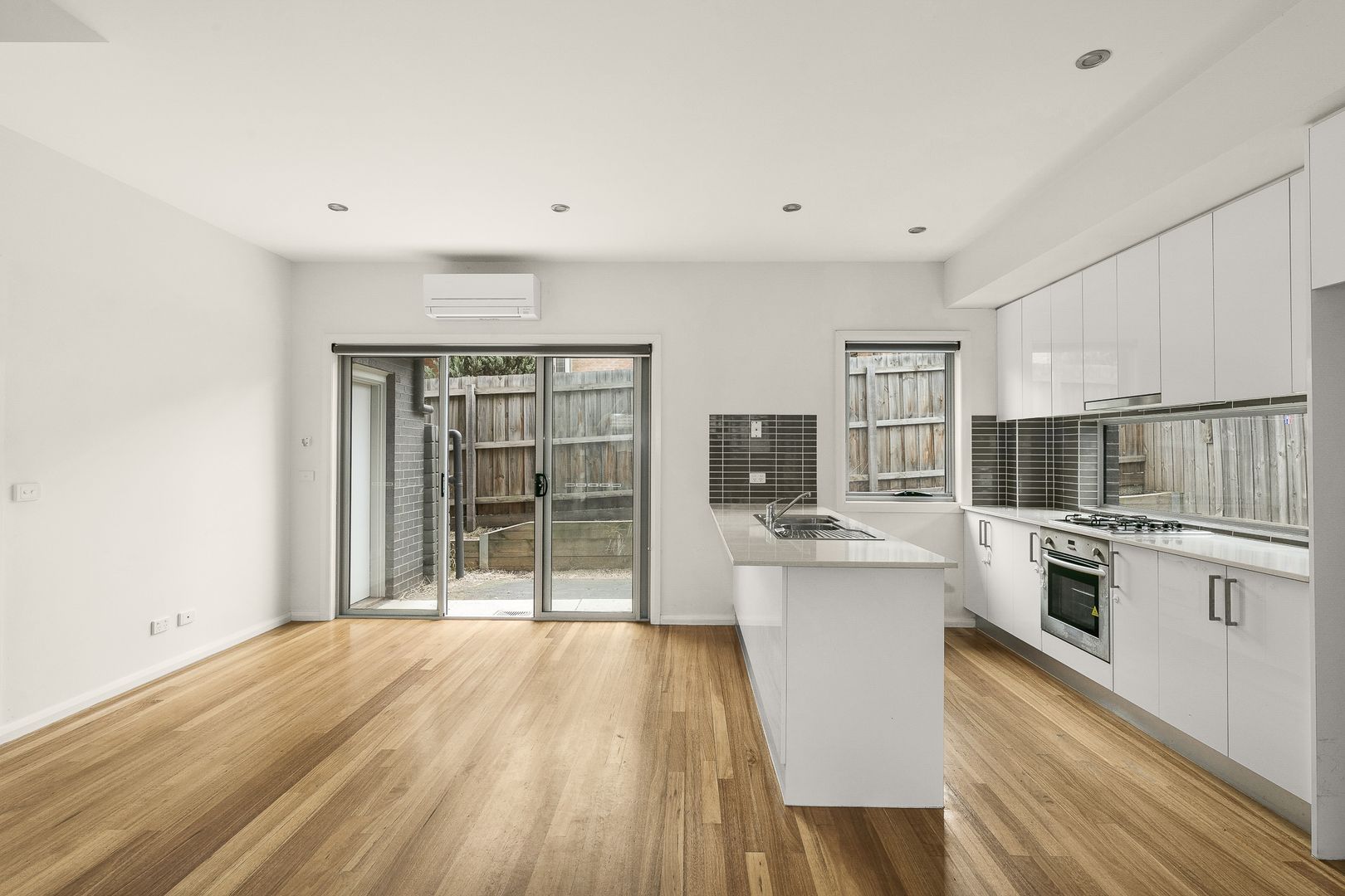 3/42 Railway Parade, Pascoe Vale VIC 3044 - Townhouse For Rent - $570 ...