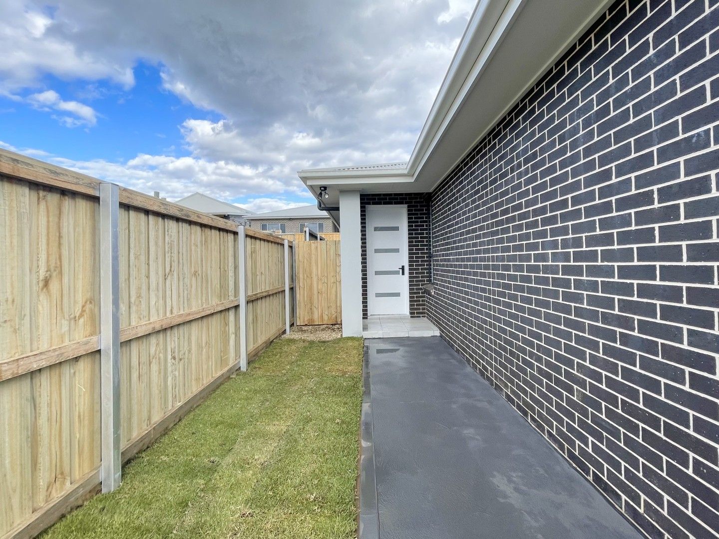 8a Halwes Avenue, Menangle Park NSW 2563 - Apartment For Rent - $430 ...