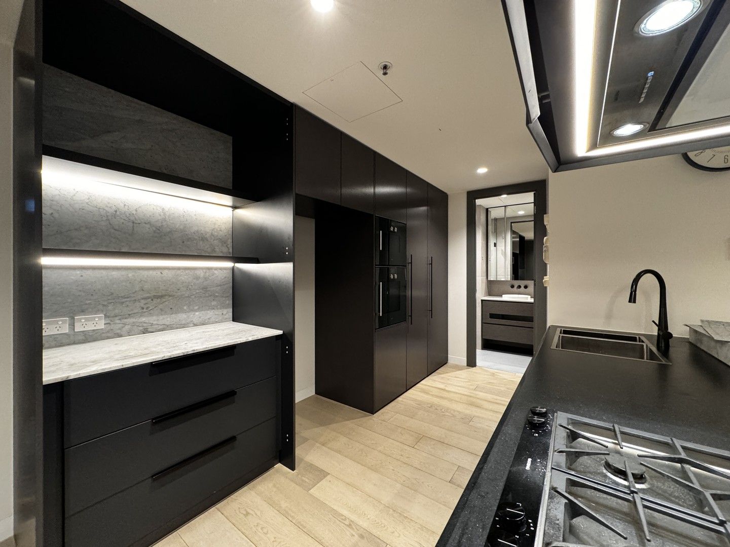 25 Waterfront Way, Docklands VIC 3008 - Apartment For Rent - $750 | Domain