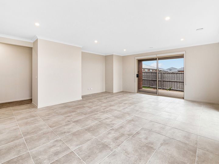 12 Midfield Way, Clyde VIC 3978 - House For Rent - $570 | Domain