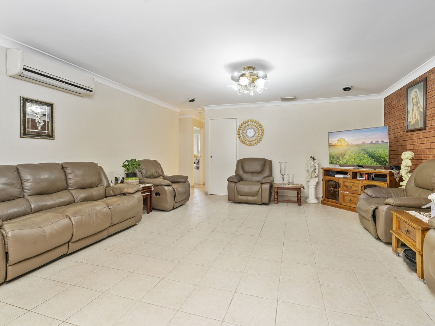 5 Hall Place, Minto NSW 2566 - House For Rent | Domain