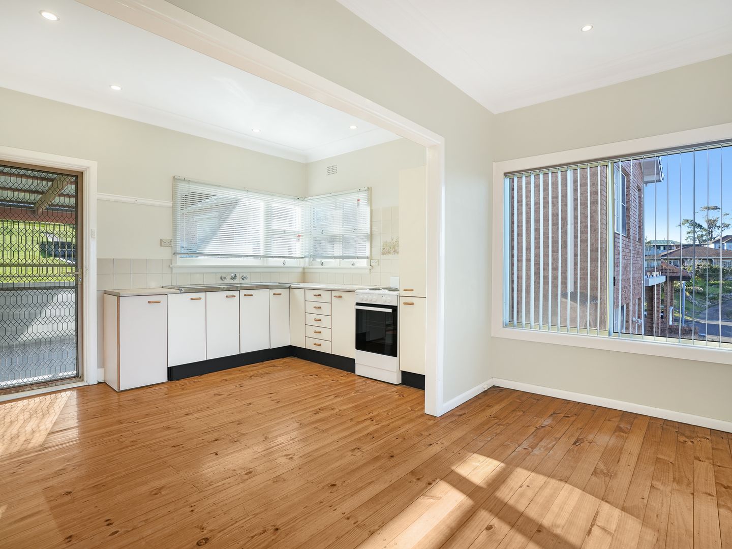 32 Canberra Road, Lake Heights NSW 2502 - House For Rent - $570 | Domain