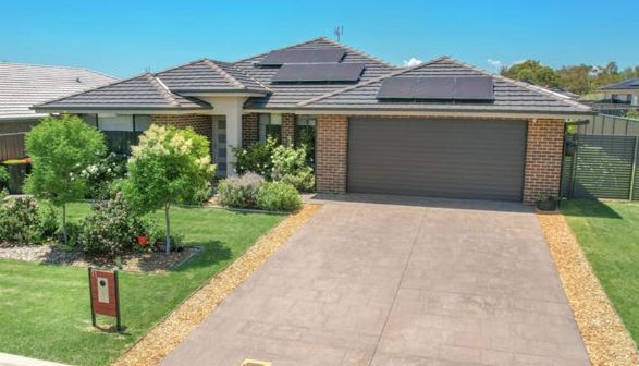 11 Angus Place, Tamworth NSW 2340 - House For Rent - $800 | Domain