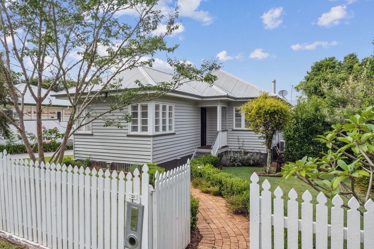 32 Geoffrey Street, Mount Lofty QLD 4350 - House For Rent | Domain