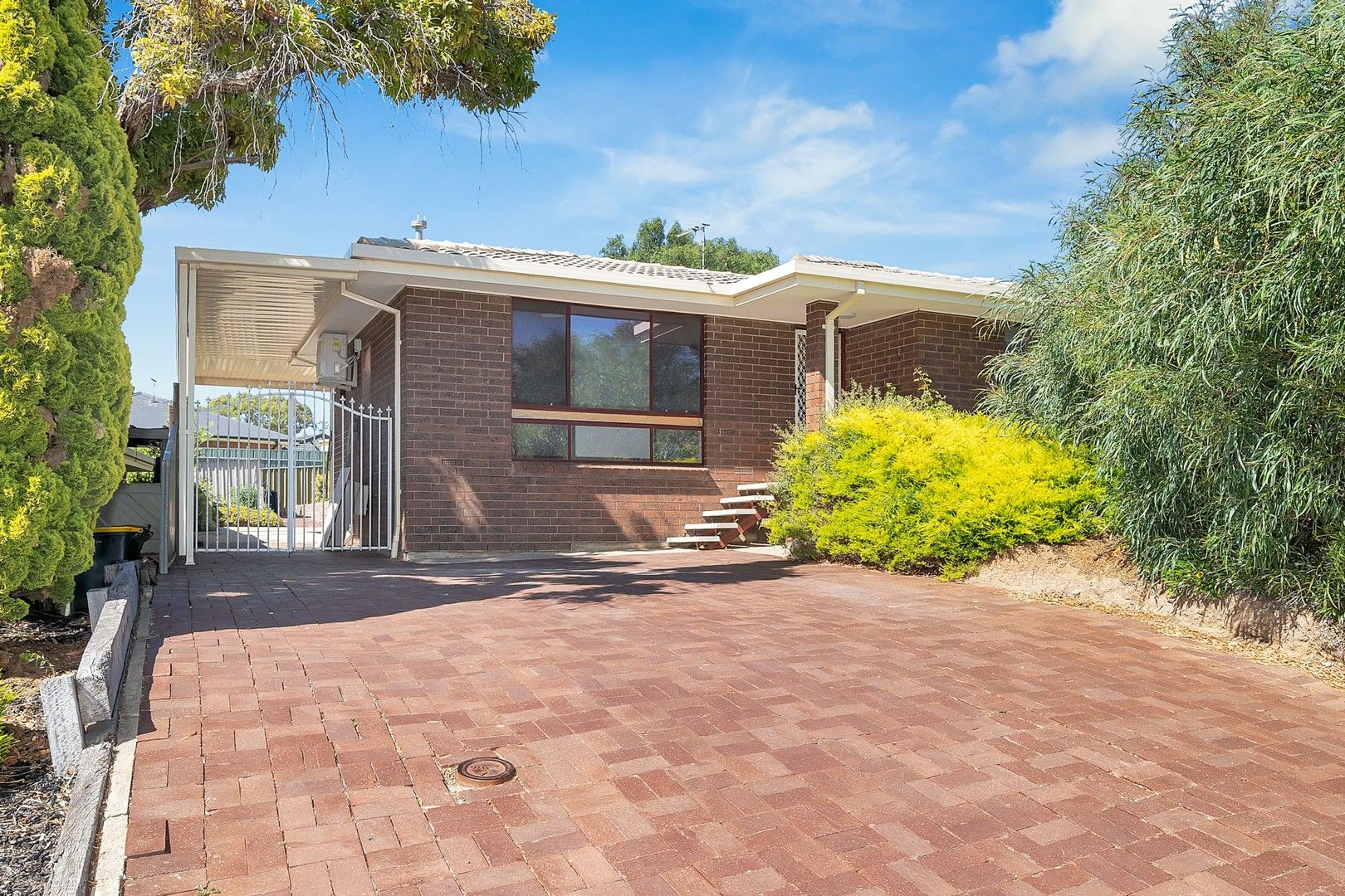 14 Rogana Crescent, Hallett Cove SA 5158 - House For Rent - $595 | Domain