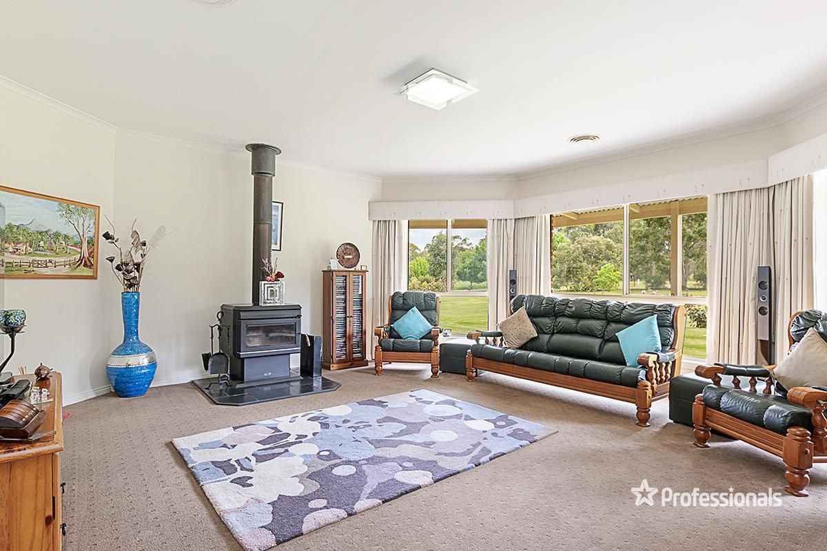84 Hamilton-Chatsworth Road, Hamilton VIC 3300 | Domain