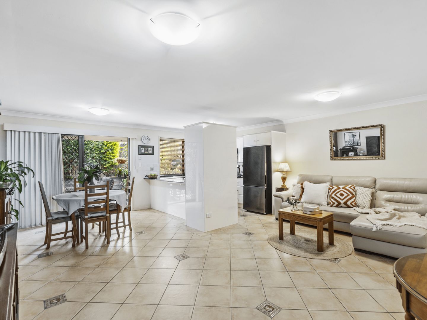 2/35 Saint Leonards Street, Coorparoo QLD 4151 - Townhouse For Rent ...