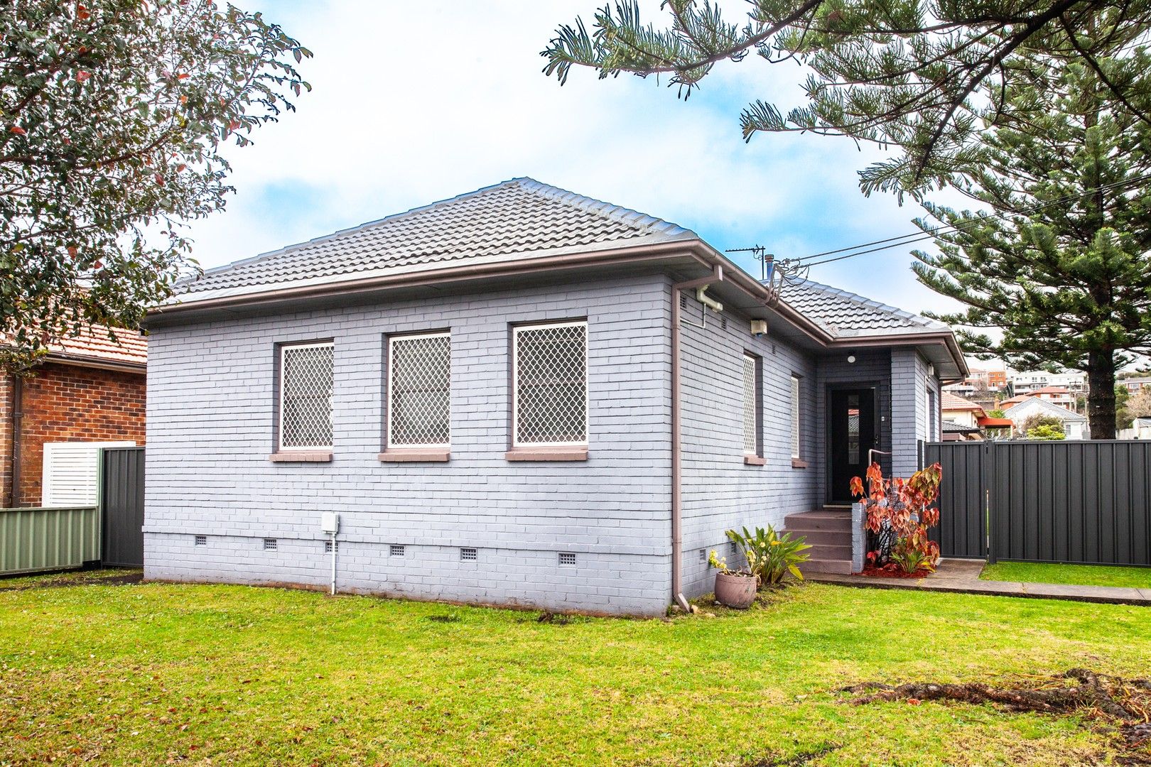 192 Northcliffe Drive, Warrawong NSW 2502 - House For Rent | Domain