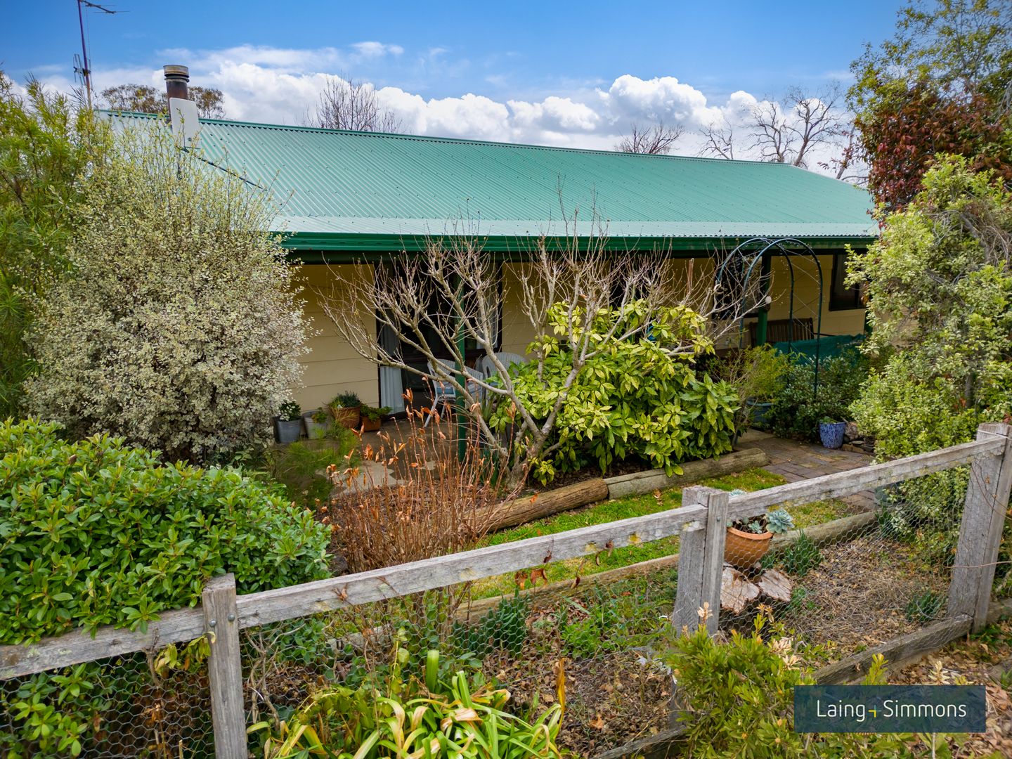 8 Lawson Road, Saumarez Ponds | Property History & Address Research ...